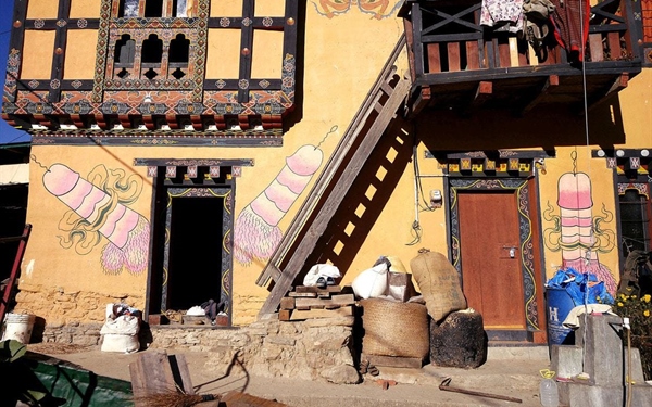 The Bizarre Culture of Night Hunting in Bhutan is Fading